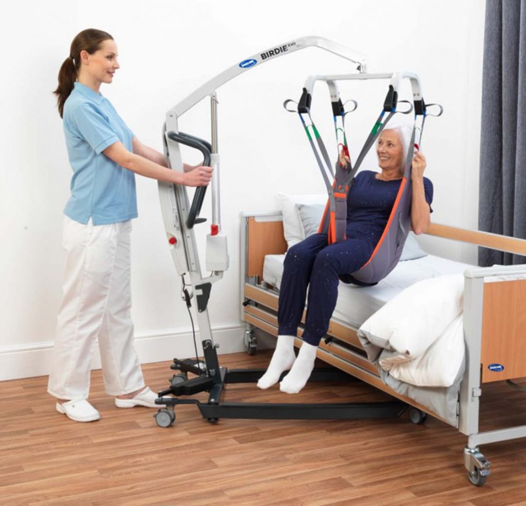 Cómo usar una grúa de traslado - Geriayuda